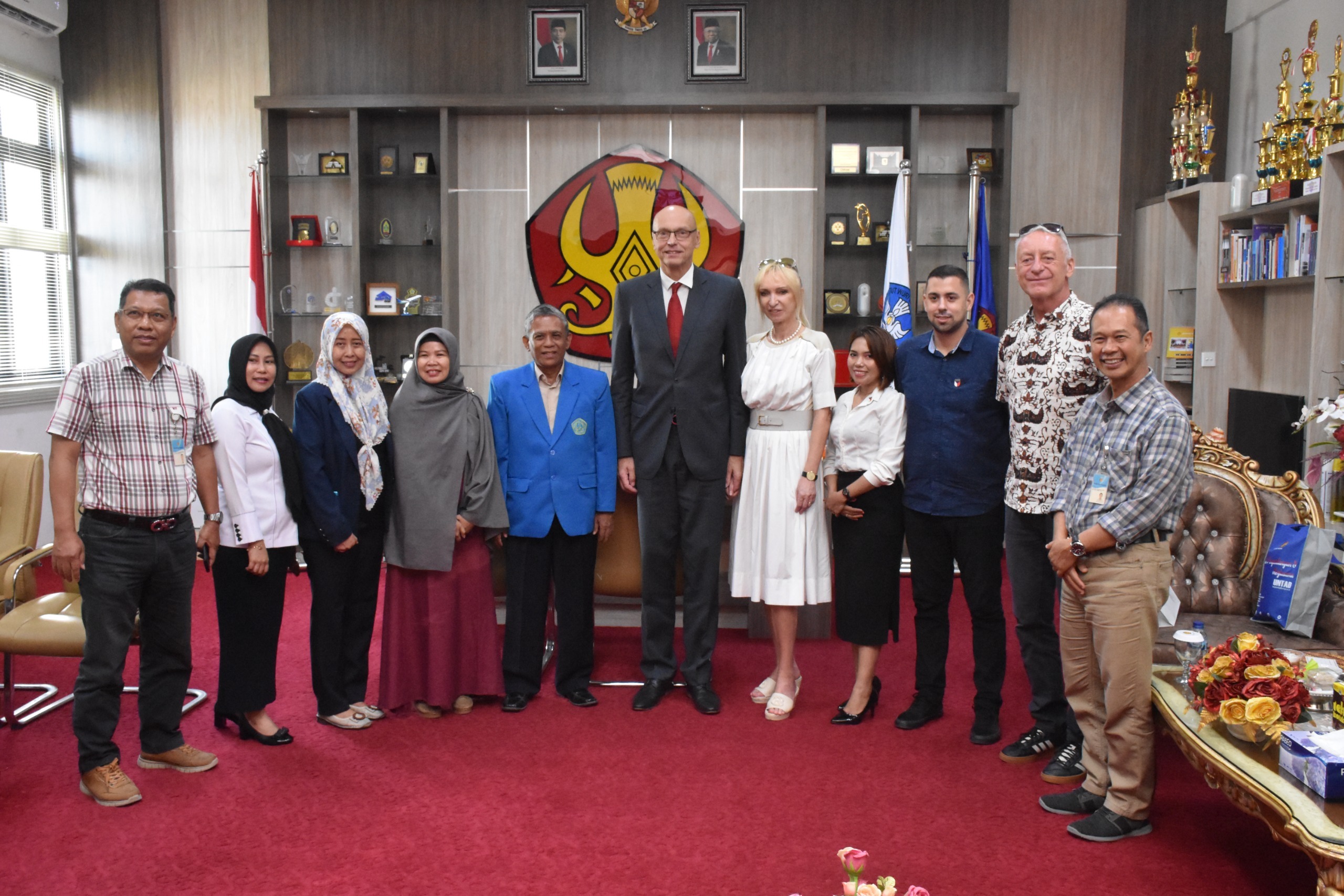Duta Besar Republik Ceko Untuk Indonesia Kunjungi Untad - Universitas ...