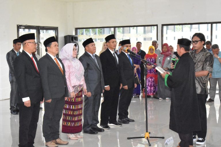 Rektor Lantik Wakil Dekan FEB dan FISIP Universitas Tadulako Periode ...