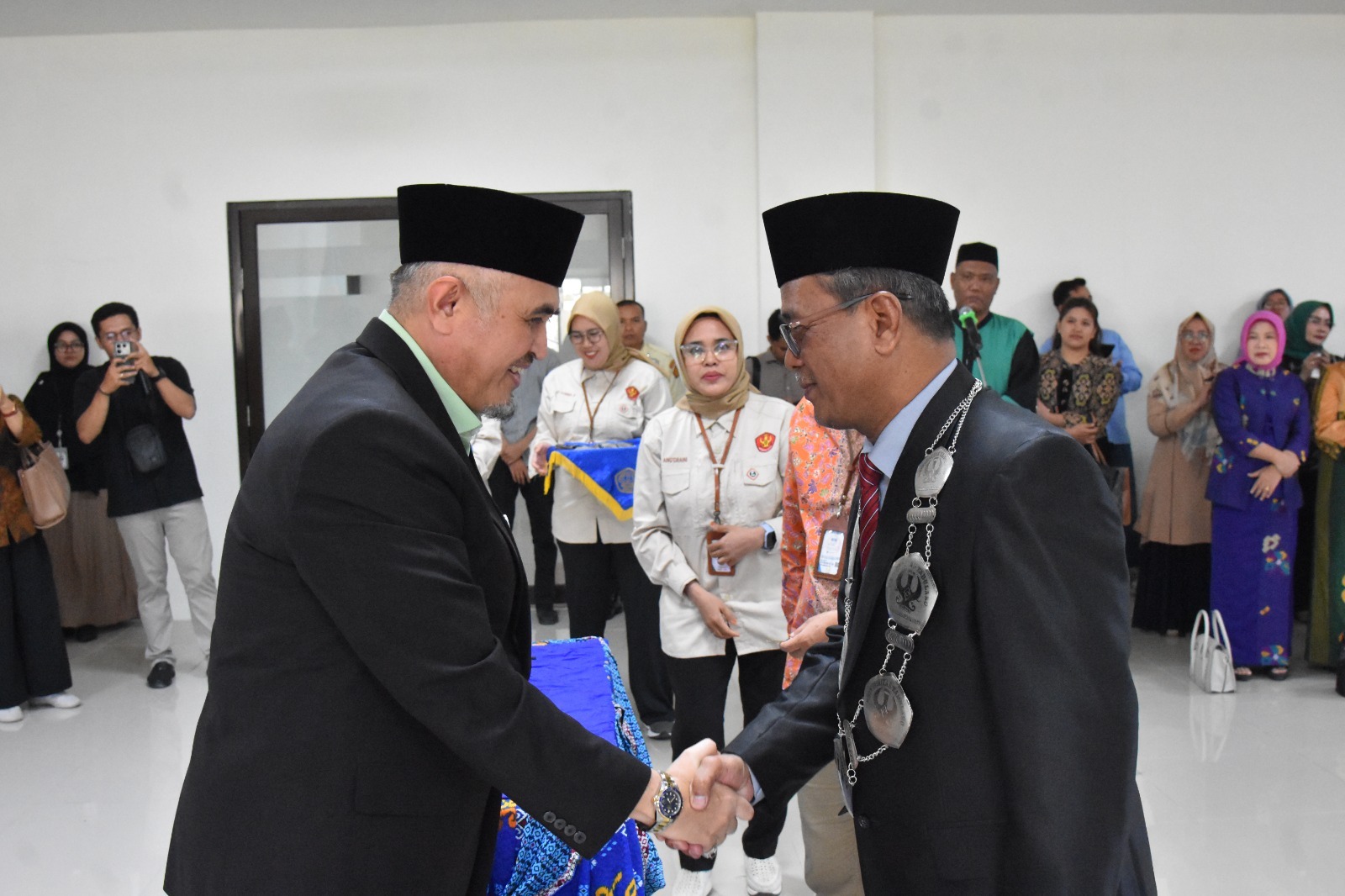 Rektor Untad Lantik Dekan Baru FISIP, FEB, dan FH Periode 2025-2027 ...