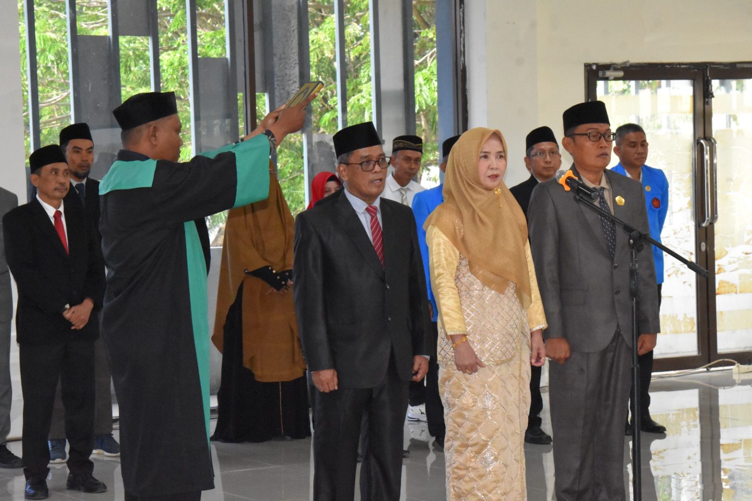 Rektor Untad Lantik Dekan Baru FISIP, FEB, dan FH Periode 2025-2027 ...