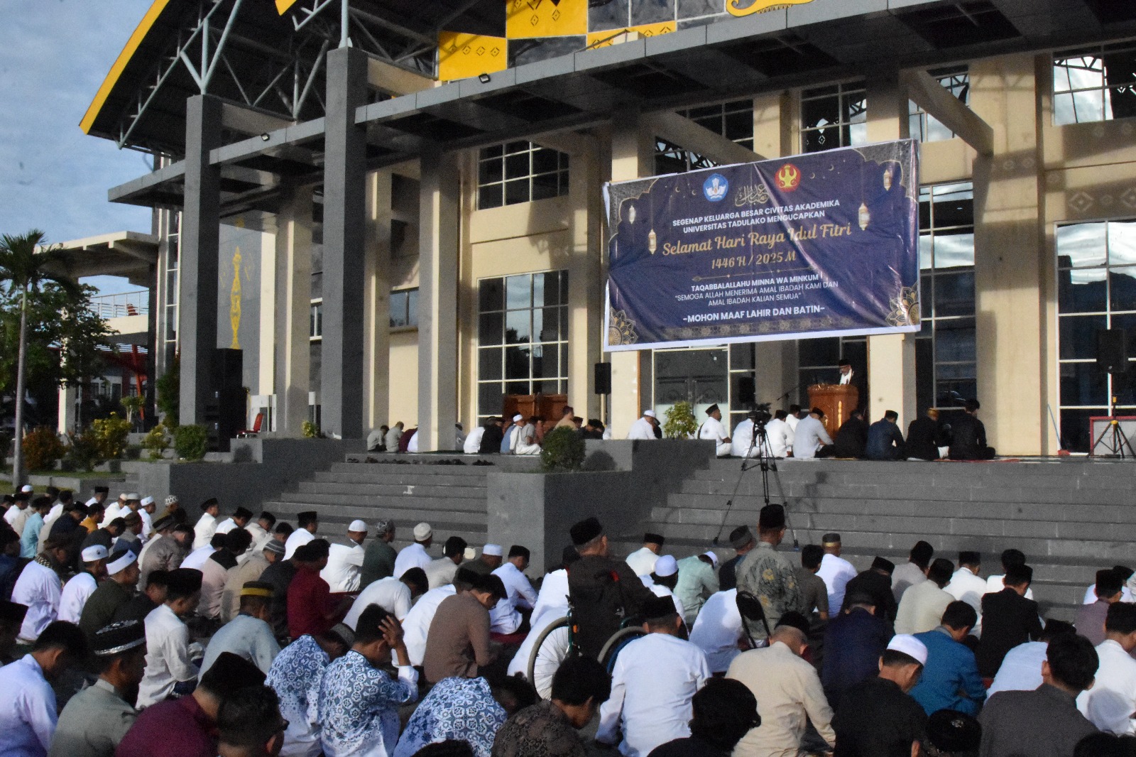 Momen Sholat Idul Fitri & Halal bi Halal 1446 H Universitas Tadulako Tahun 2025 - Universitas ...