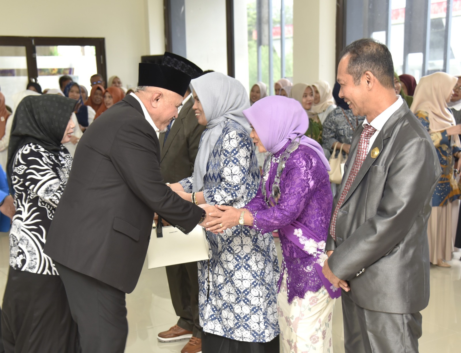 Rektor Untad Kukuhkan Dekan FKM dan Wadek Fapetkan, Tekankan Kolaborasi ...
