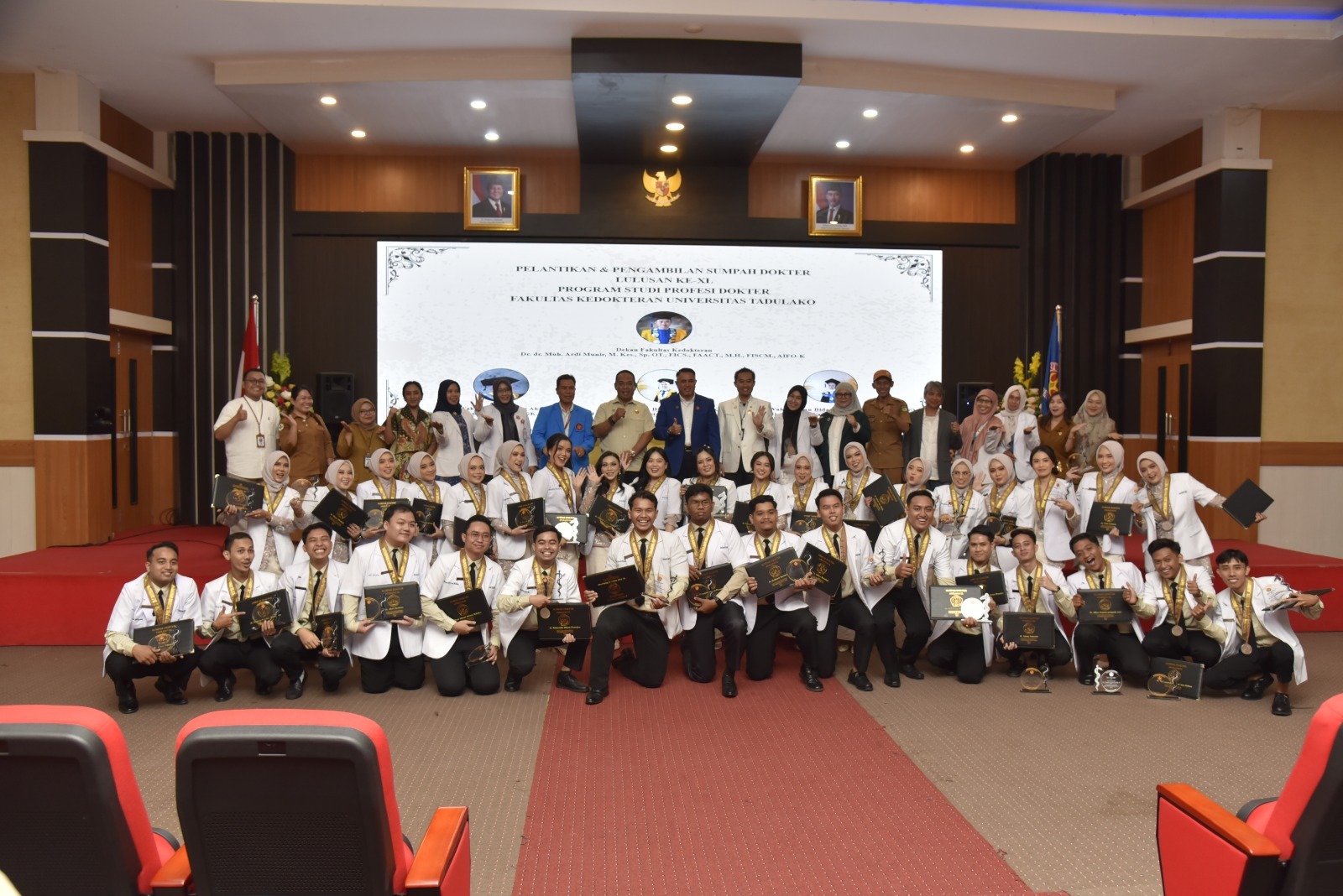 FK Untad Gelar Pelantikan dan Pengambilan Sumpah 35 Dokter ...