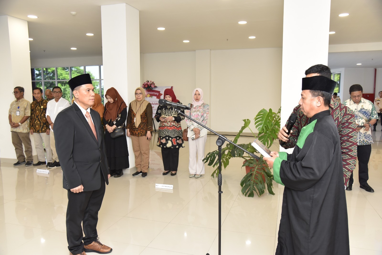 Rektor Untad Lantik Dekan FK dan Direktur RS Tadulako - Universitas ...