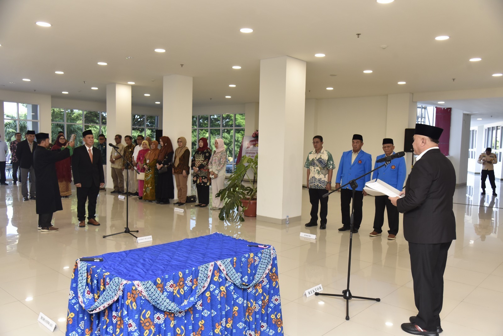 Rektor Untad Lantik Dekan FK dan Direktur RS Tadulako - Universitas ...