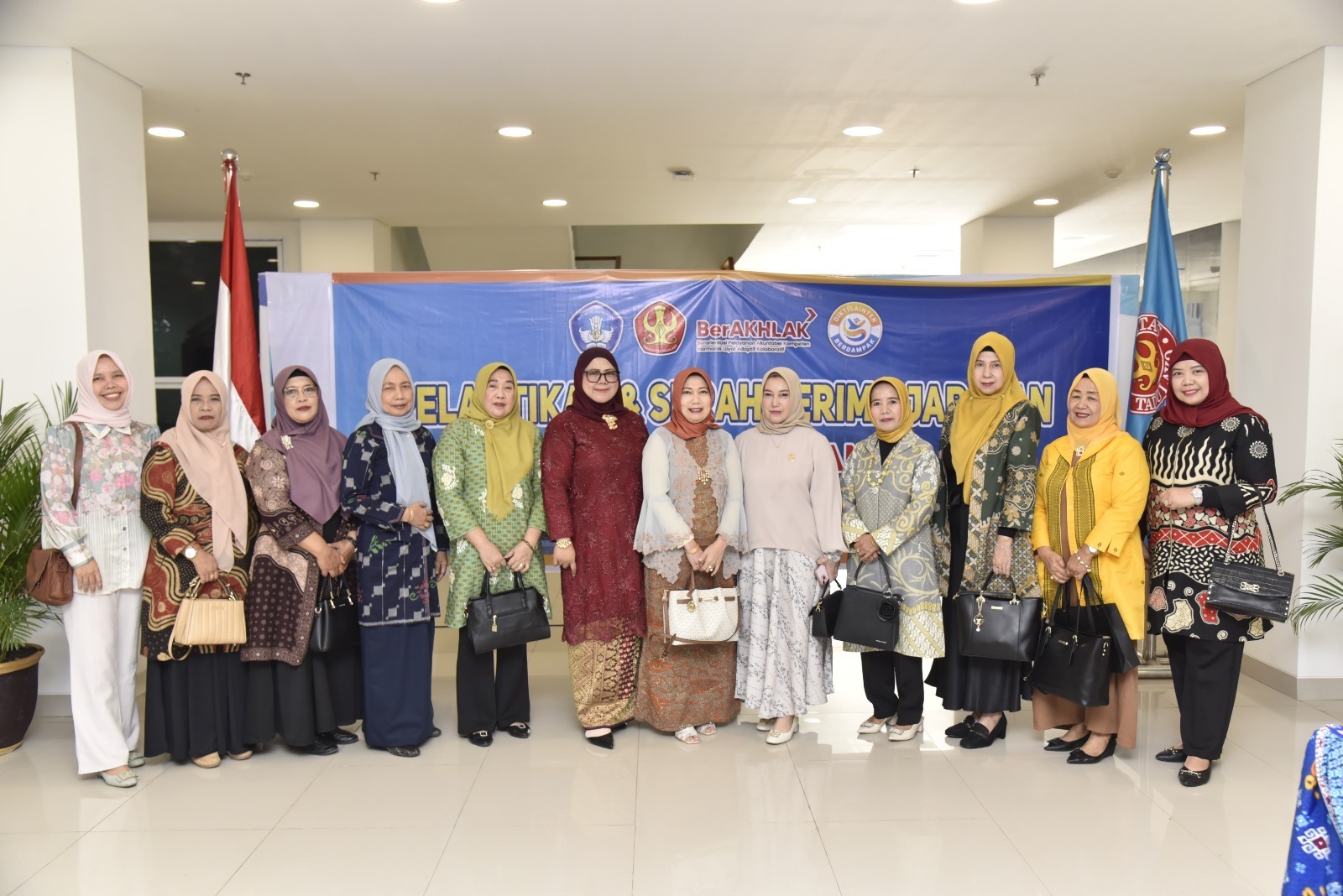 Rektor Untad Lantik Dekan FK dan Direktur RS Tadulako - Universitas ...