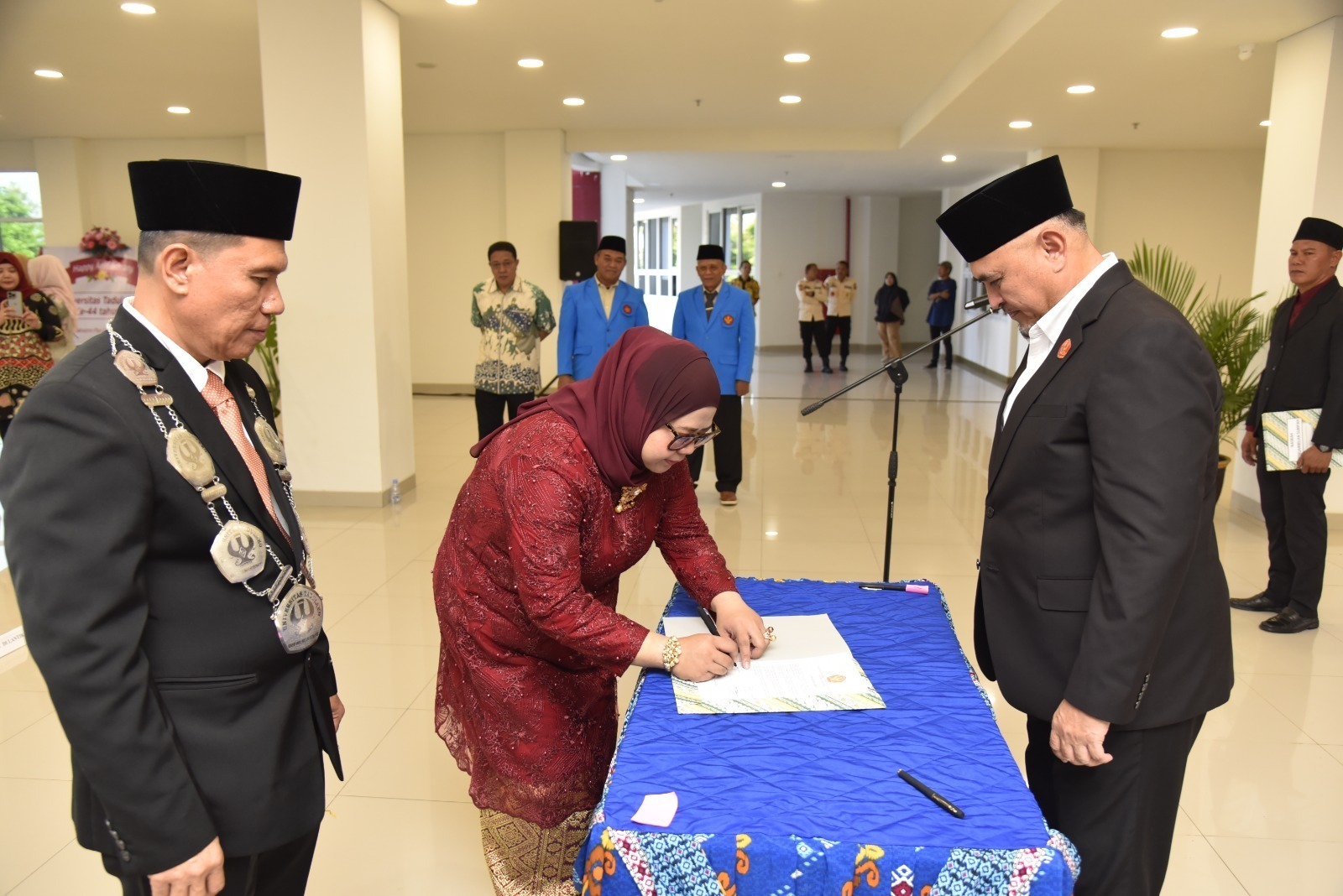Rektor Untad Lantik Dekan FK dan Direktur RS Tadulako - Universitas ...