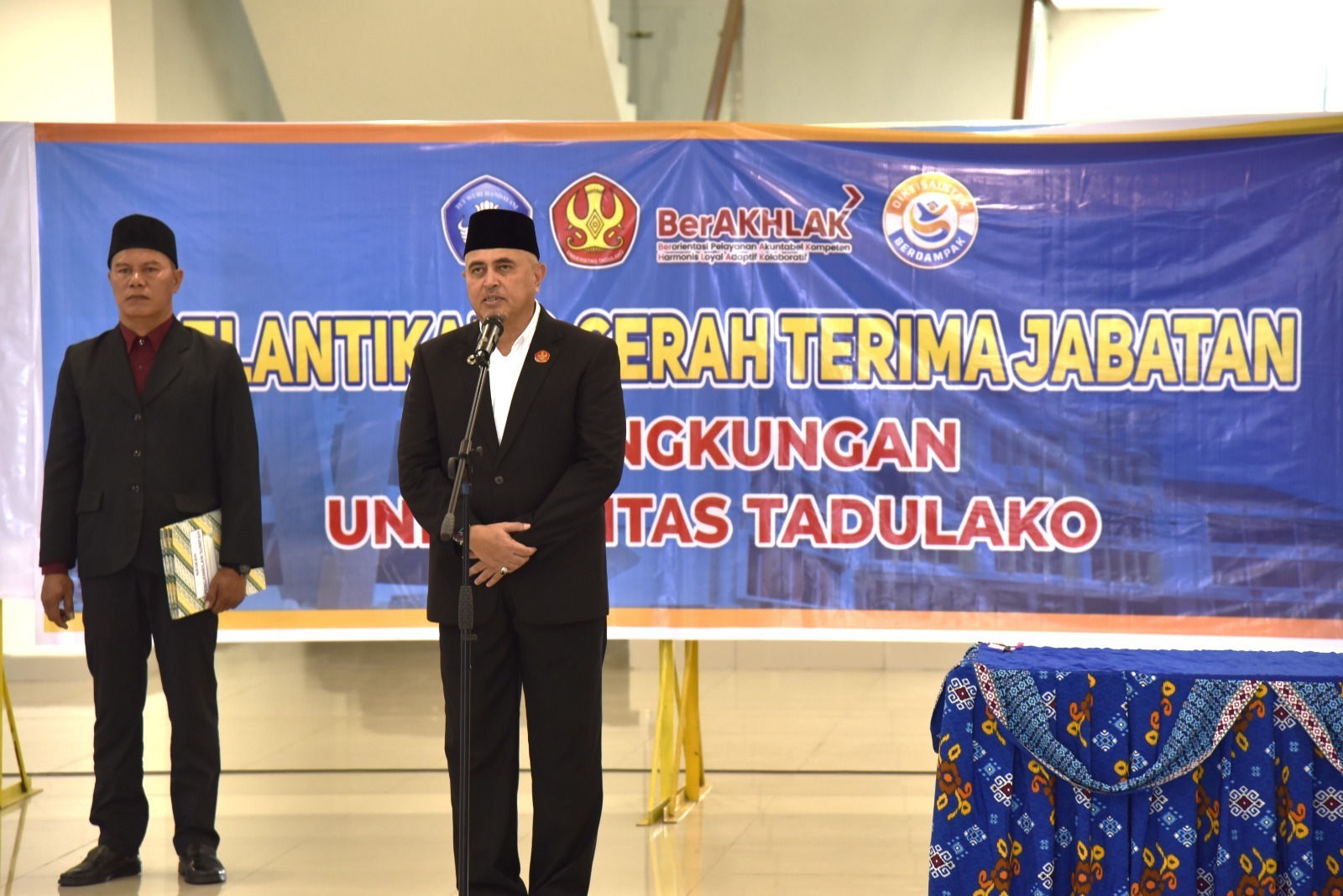 Rektor Untad Lantik Dekan FK dan Direktur RS Tadulako - Universitas ...