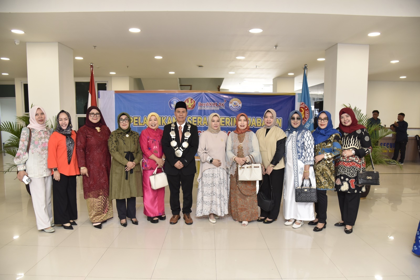Rektor Untad Lantik Dekan FK dan Direktur RS Tadulako - Universitas ...