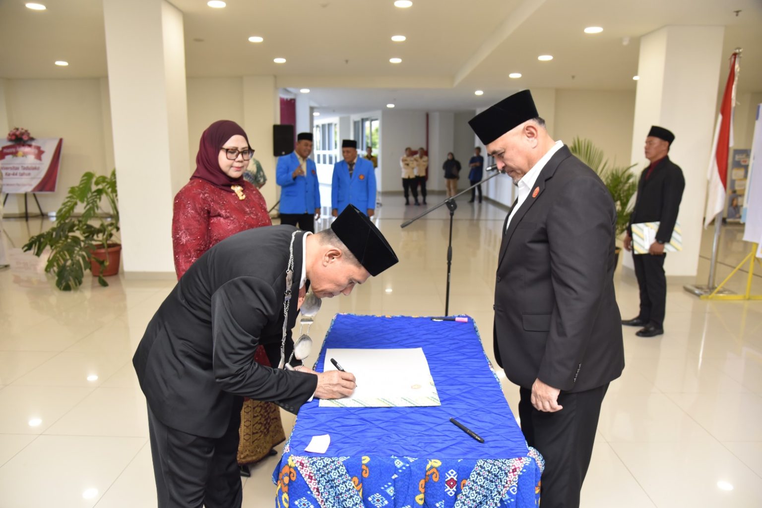 Rektor Untad Lantik Dekan FK dan Direktur RS Tadulako - Universitas ...