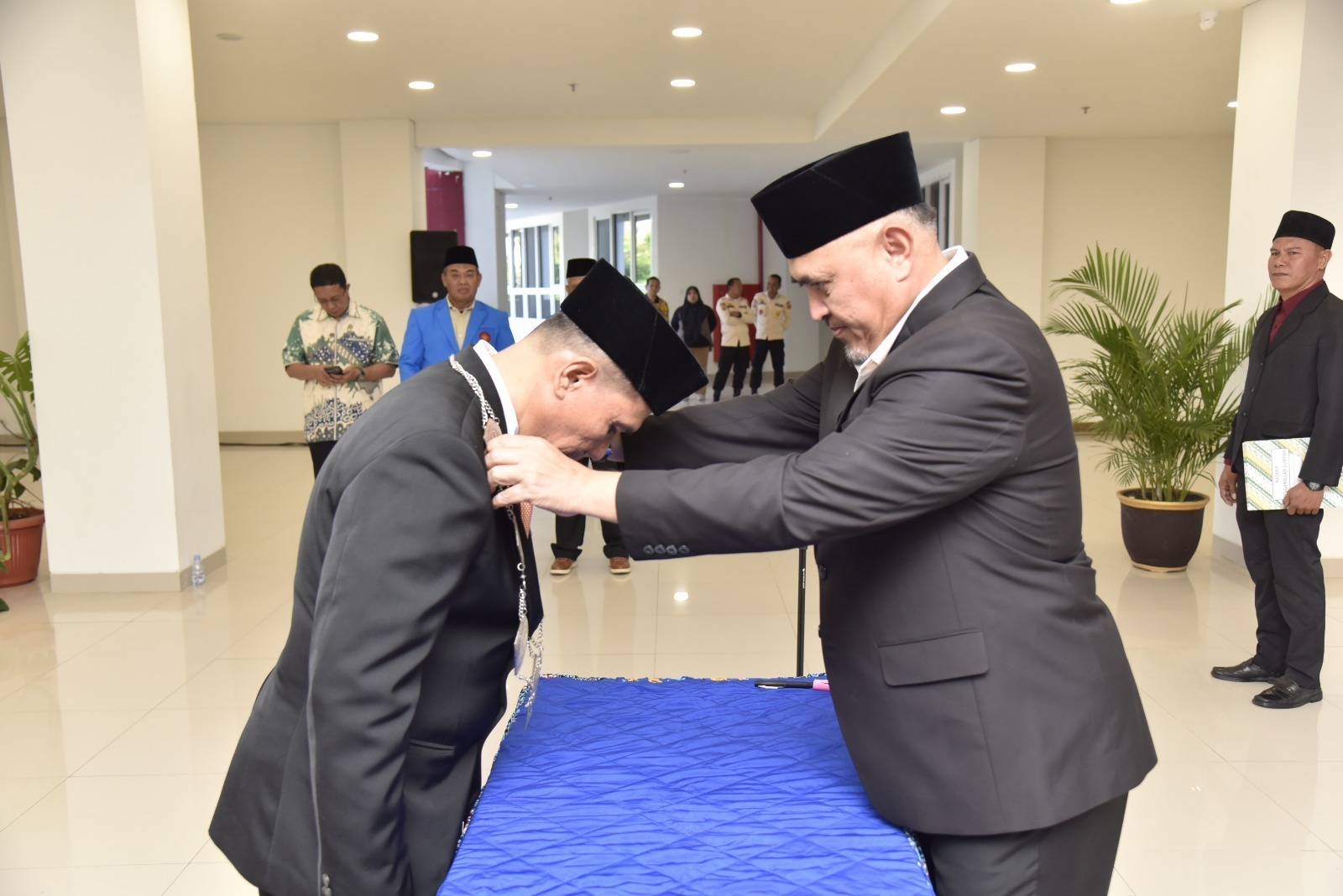 Rektor Untad Lantik Dekan FK dan Direktur RS Tadulako - Universitas ...