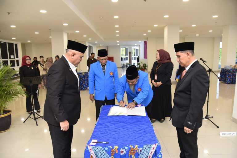 Rektor Untad Lantik Dekan FK dan Direktur RS Tadulako - Universitas ...