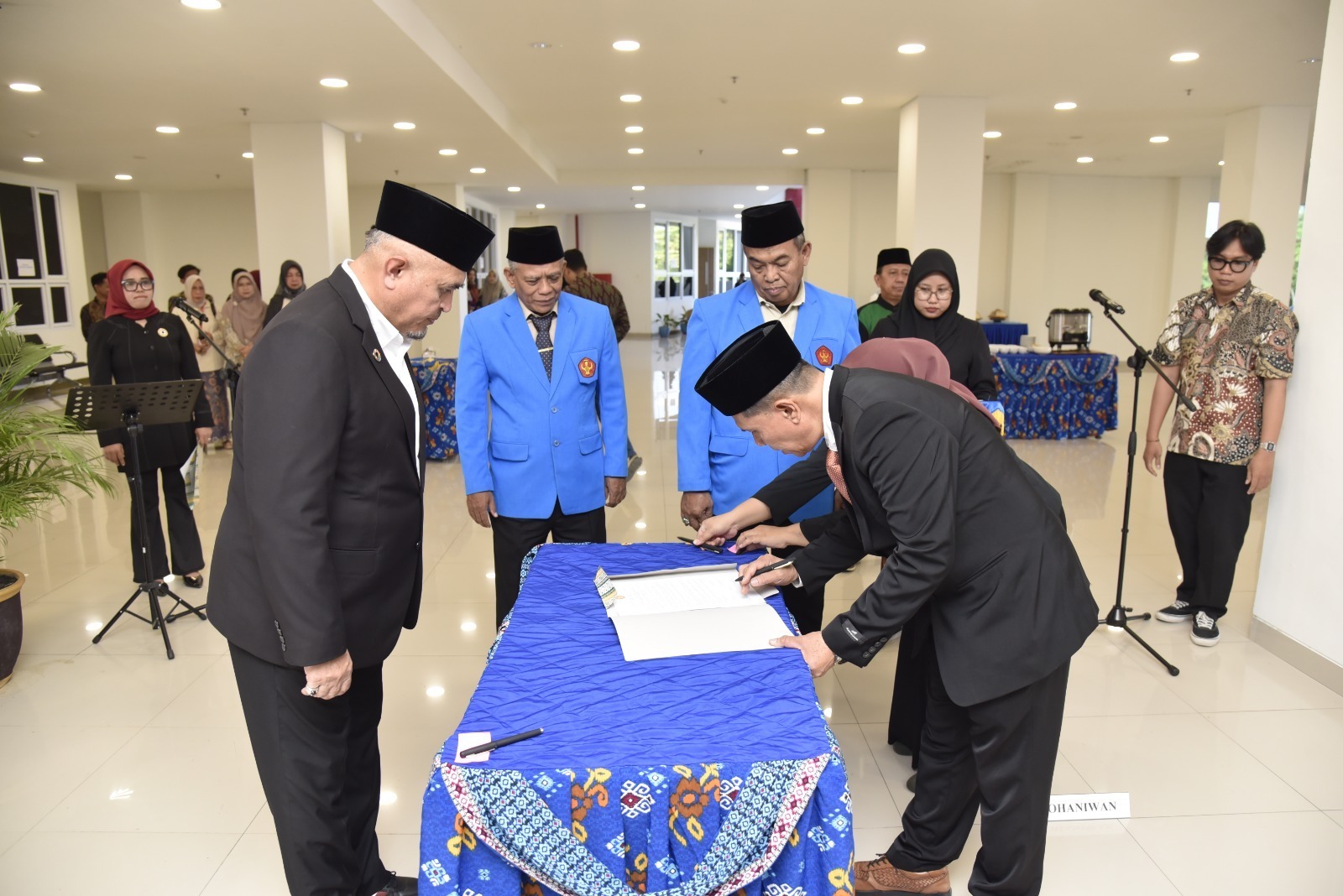 Rektor Untad Lantik Dekan FK dan Direktur RS Tadulako - Universitas ...