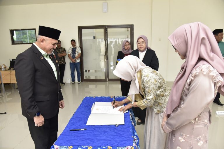 Rektor Untad Tetapkan Pejabat Baru di Fakultas Kedokteran dan Biro ...
