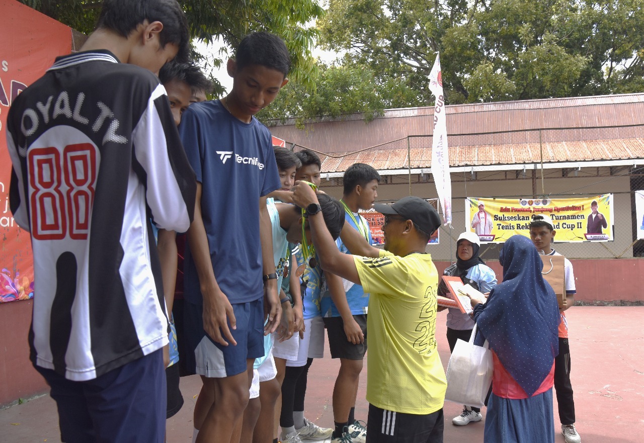 Rektor Untad Cup II: Untad Raih Juara Umum Turnamen Tennis 2025 ...