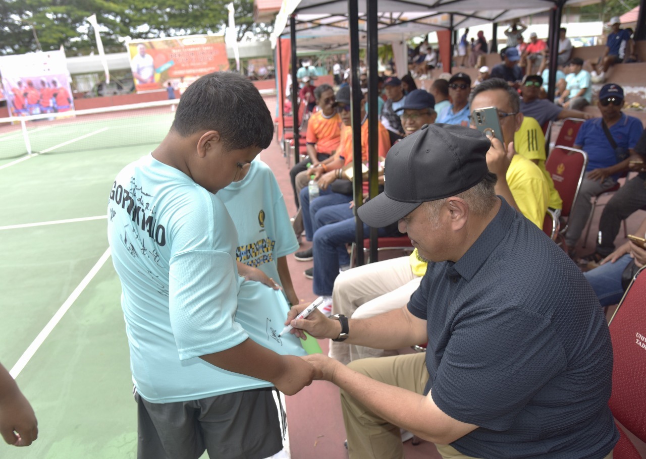 Rektor Untad Cup II: Untad Raih Juara Umum Turnamen Tennis 2025 ...