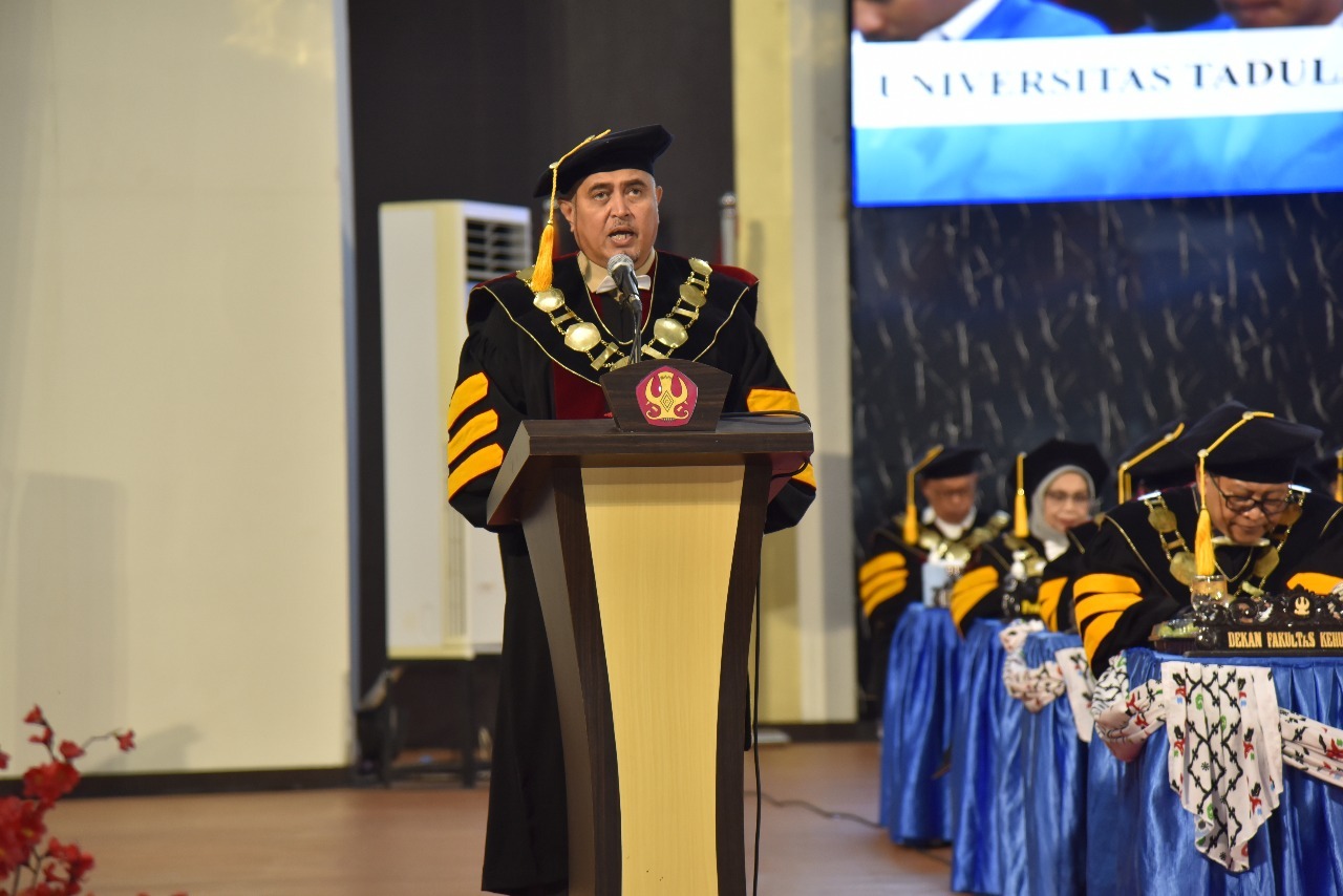 Wisuda Untad ke 133: Menuju PTN-BH, Rektor Tekankan Pentingnya Komitmen ...