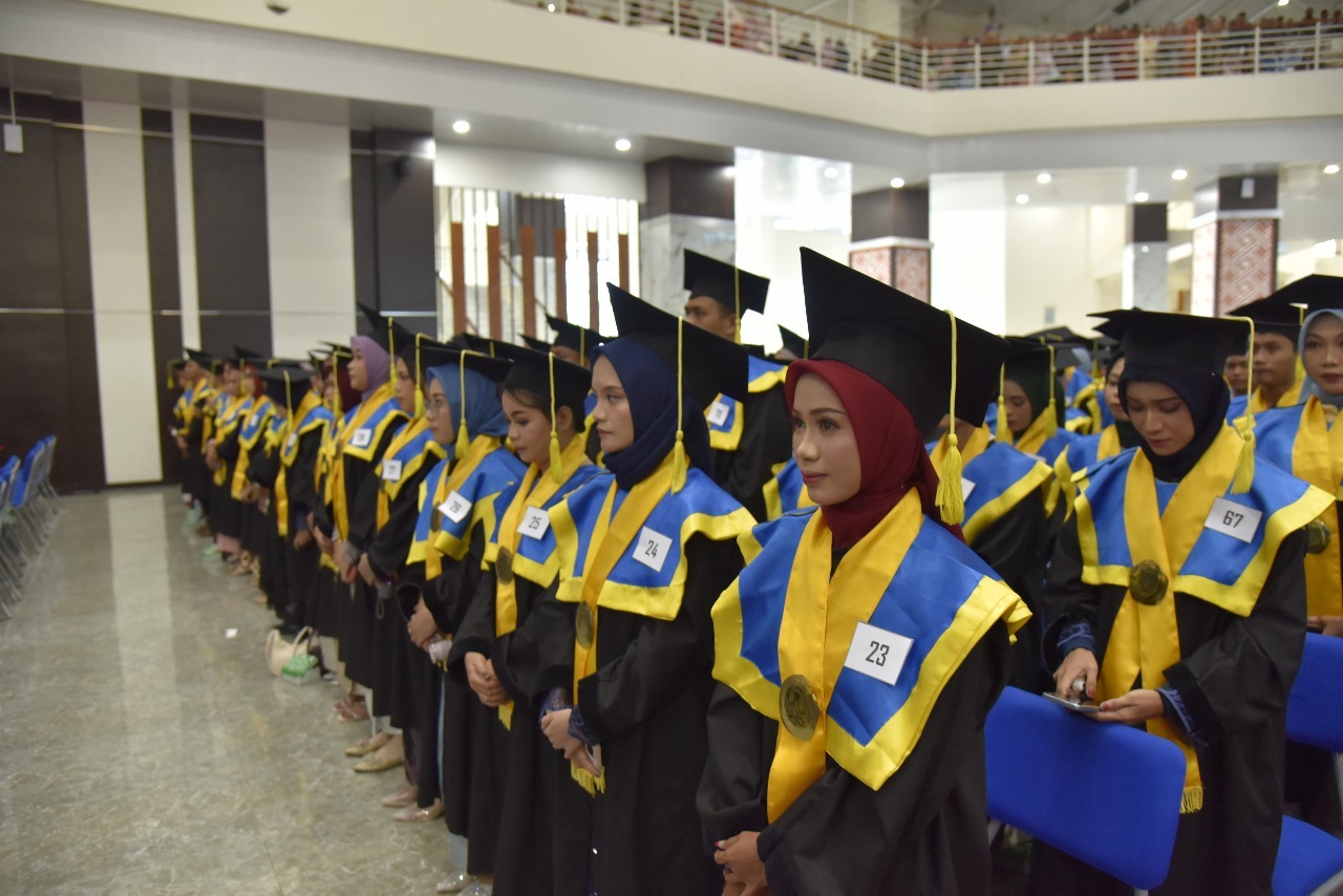 Wisuda Untad ke 133: Menuju PTN-BH, Rektor Tekankan Pentingnya Komitmen ...