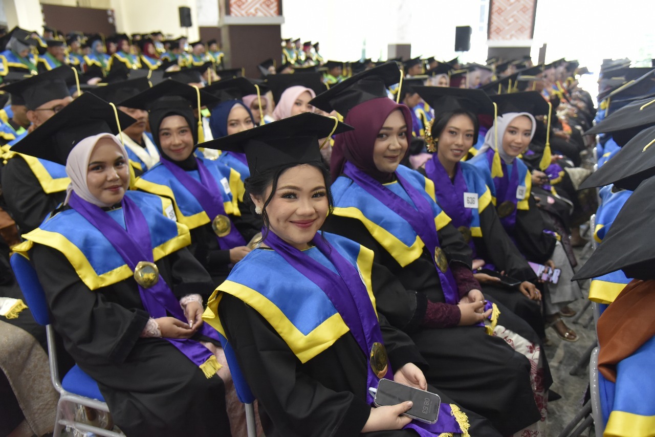 Wisuda Untad ke 133: Menuju PTN-BH, Rektor Tekankan Pentingnya Komitmen ...