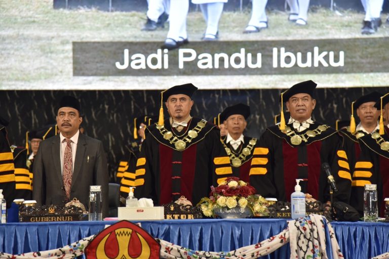 Wisuda Untad ke 133: Menuju PTN-BH, Rektor Tekankan Pentingnya Komitmen ...