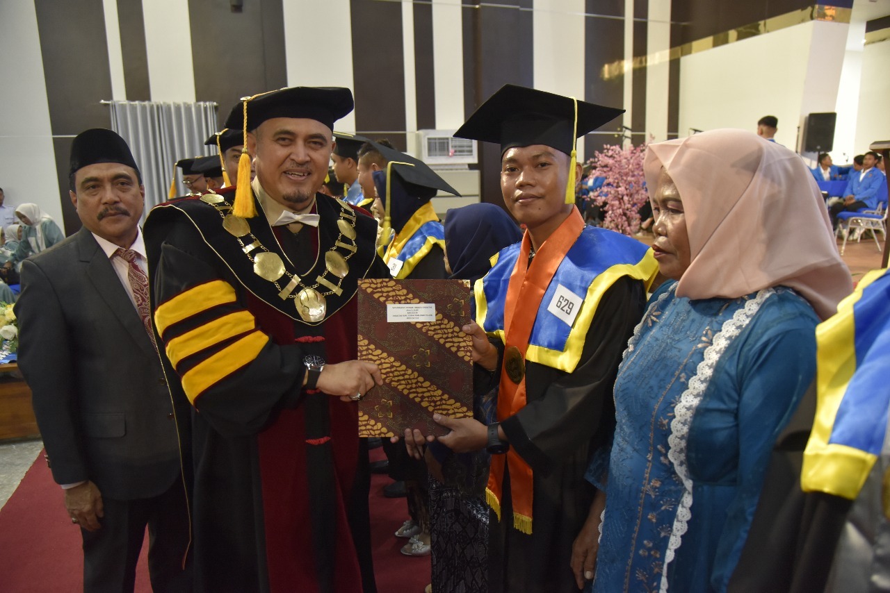 Wisuda Untad ke 133: Menuju PTN-BH, Rektor Tekankan Pentingnya Komitmen ...
