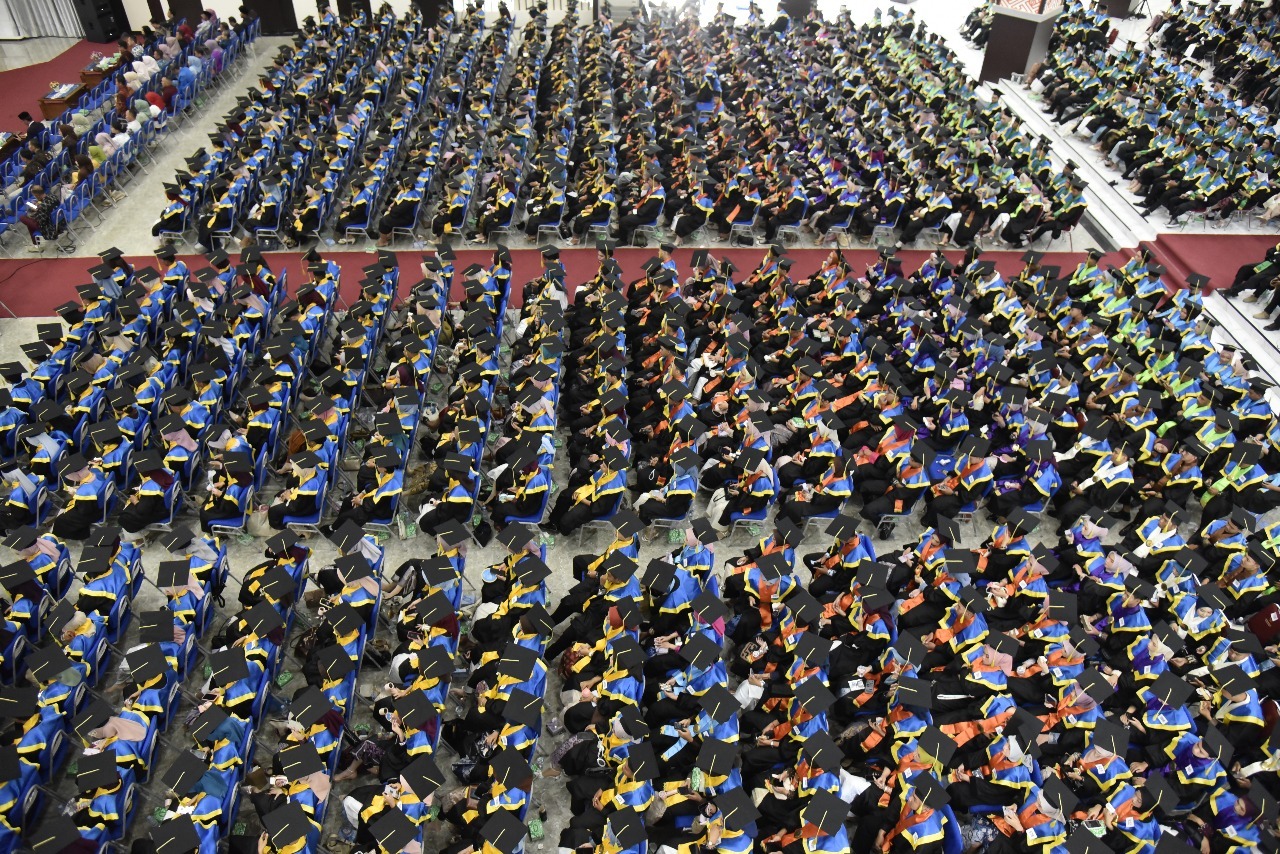 Wisuda Untad ke 133: Menuju PTN-BH, Rektor Tekankan Pentingnya Komitmen ...