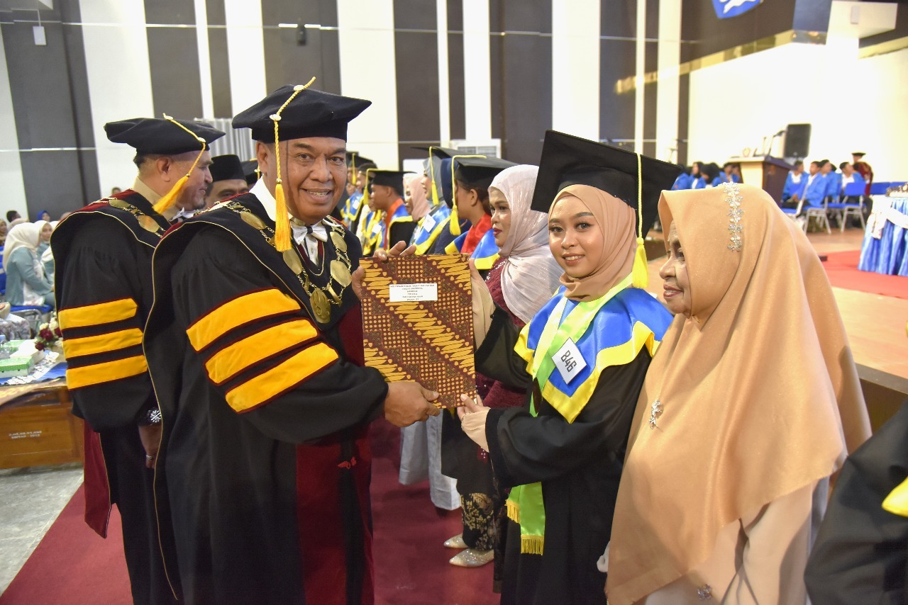 Wisuda Untad ke 133: Menuju PTN-BH, Rektor Tekankan Pentingnya Komitmen ...