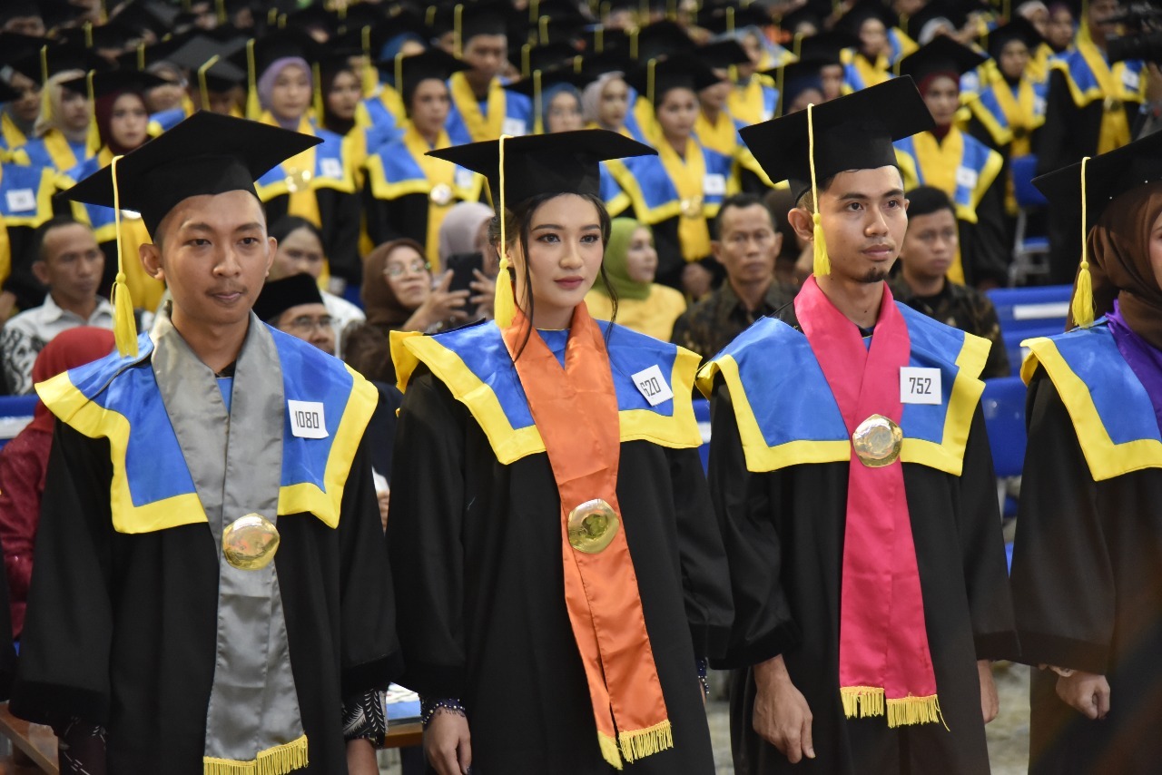 Wisuda Untad ke 133: Menuju PTN-BH, Rektor Tekankan Pentingnya Komitmen ...