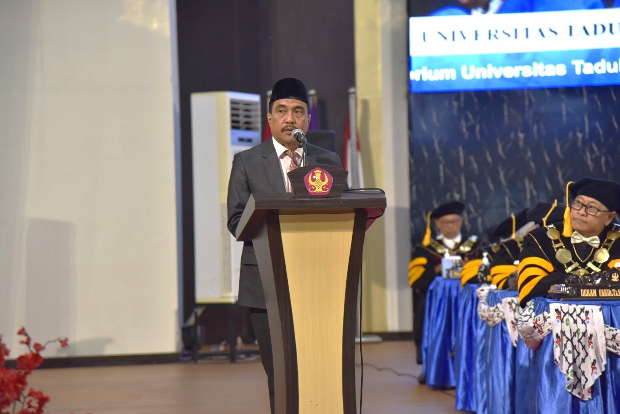 Wisuda Untad ke 133: Menuju PTN-BH, Rektor Tekankan Pentingnya Komitmen ...