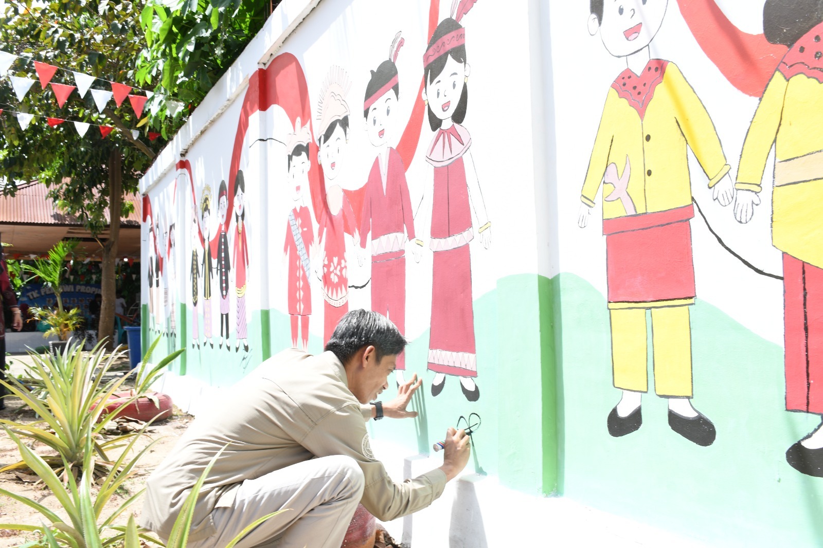 Dosen dan Mahasiswa Arsitektur Untad Rehabilitasi Gedung TK Pertiwi dan ...