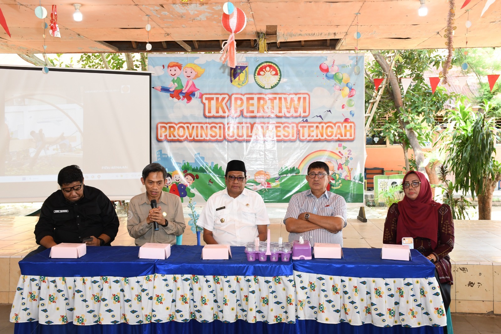 Dosen dan Mahasiswa Arsitektur Untad Rehabilitasi Gedung TK Pertiwi dan ...